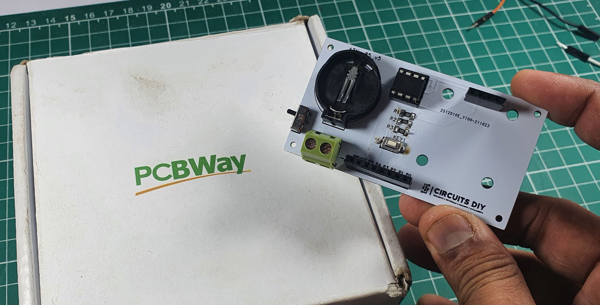 Mini Weather Station using ATtiny85 and DHT22